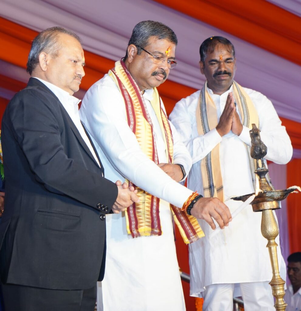 Union Education Minister Shri Dharmendra Pradhan and Union Coal ...